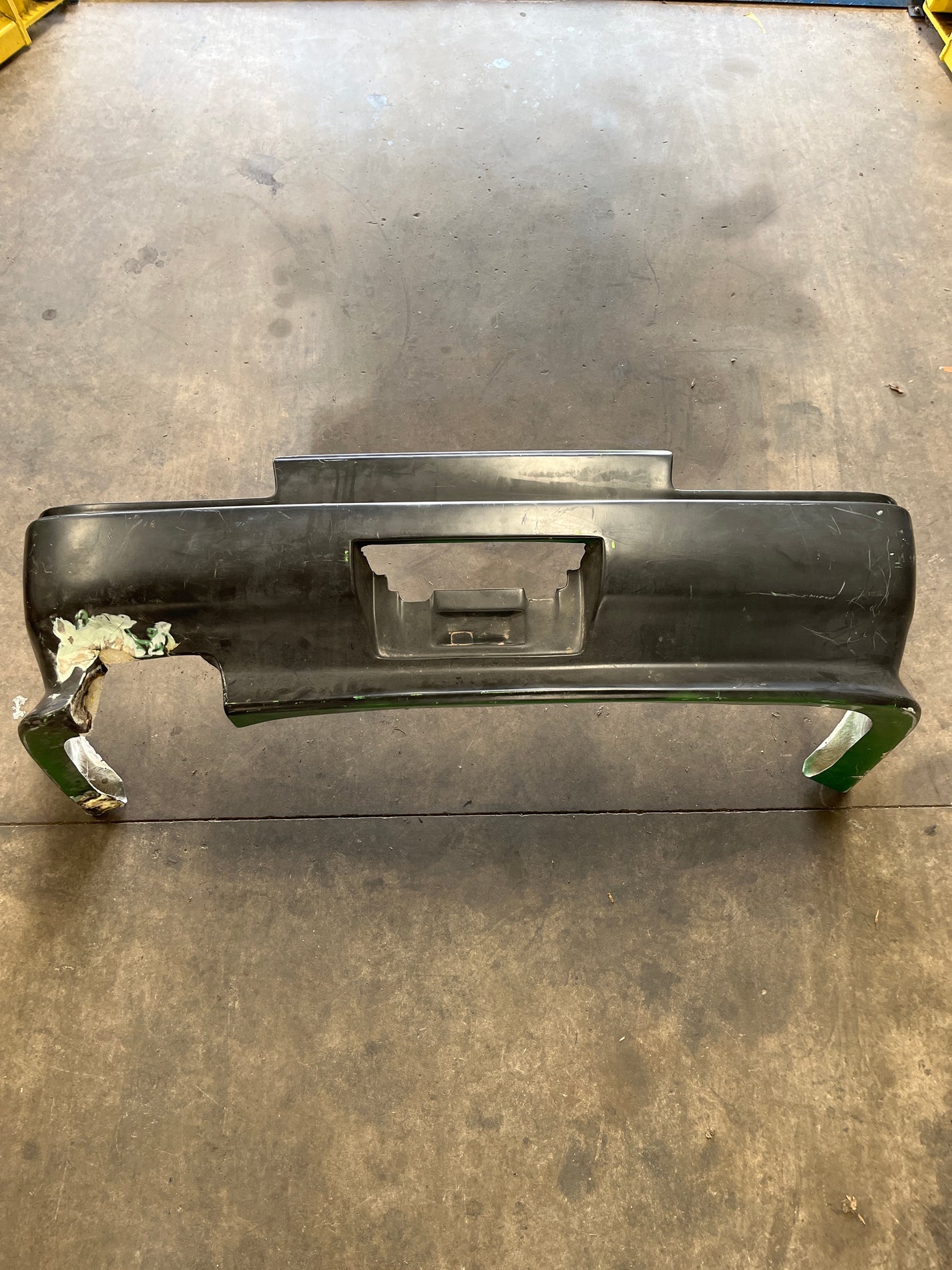 Aftermarket Nissan R32 Skyline Sedan Vertex Style Fibreglass Rear Bar ...